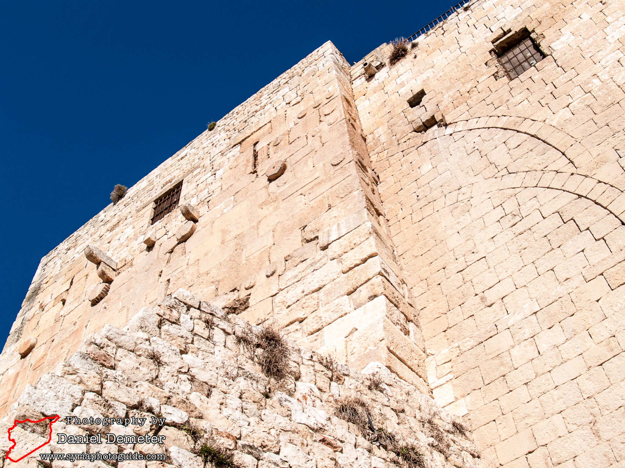 Qalaat al-Madiq قلعة المضيق – Syria Photo Guide